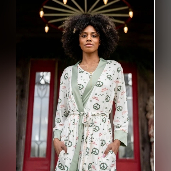 Junk Gypsy | Intimates & Sleepwear | Nwt Junk Gypsy Peace On Earth Robe ...